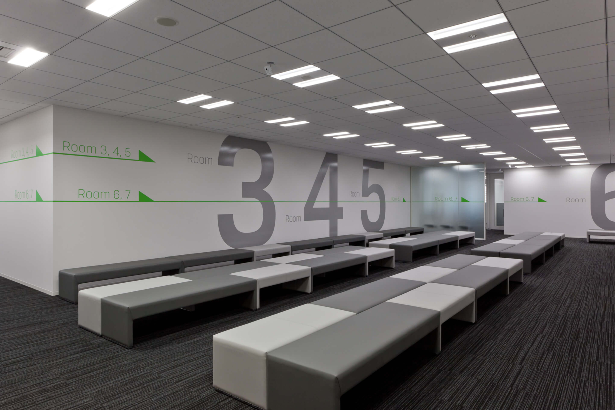 Prometric_Waitingroom_M | オフィスデザインやレイアウトで様々なニーズに応える【株式会社ミダス】